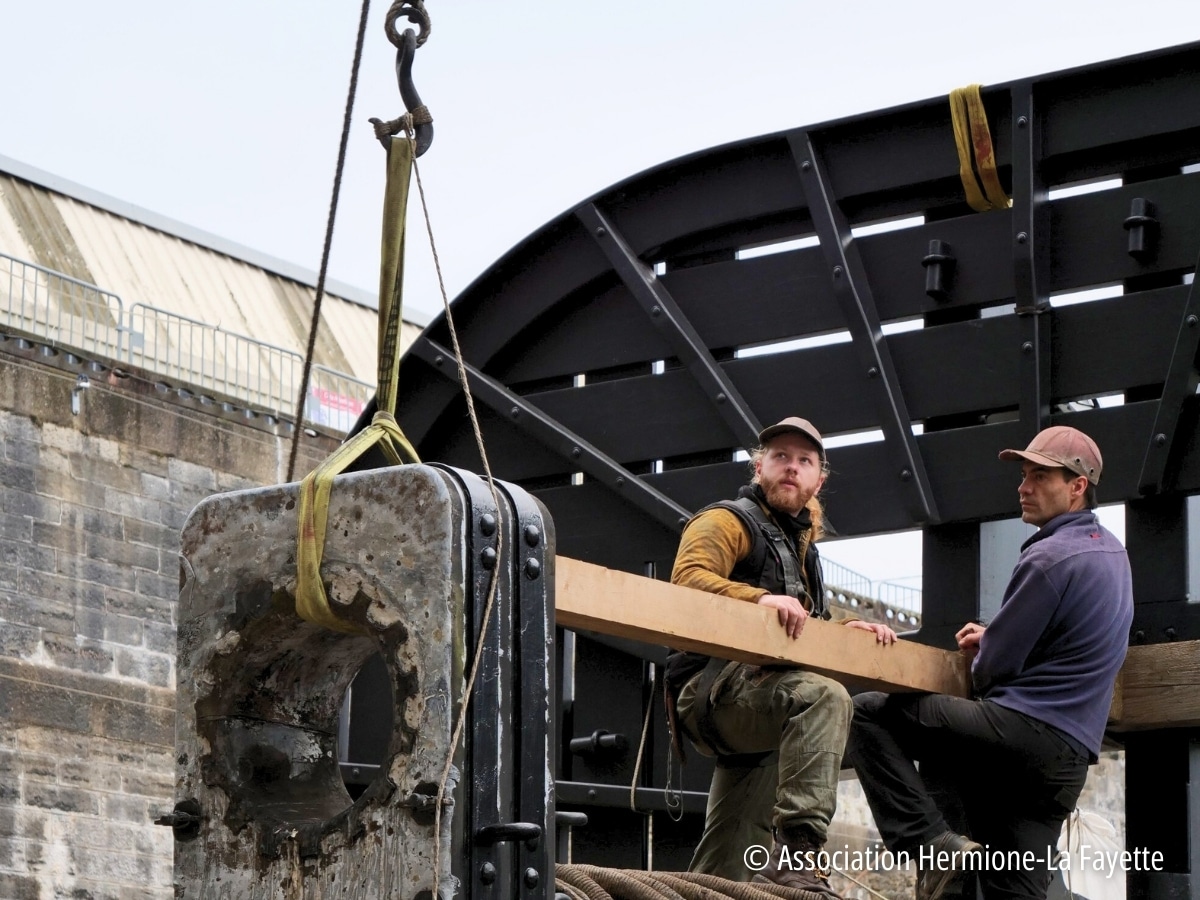 Dépose du chuquet de Grand bas-mât - Hermione, La Frégate de la liberté
