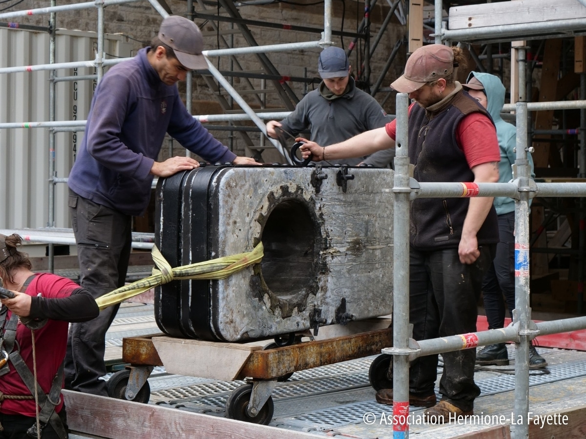 Dépose du chuquet de Grand bas-mât - Hermione, La Frégate de la liberté